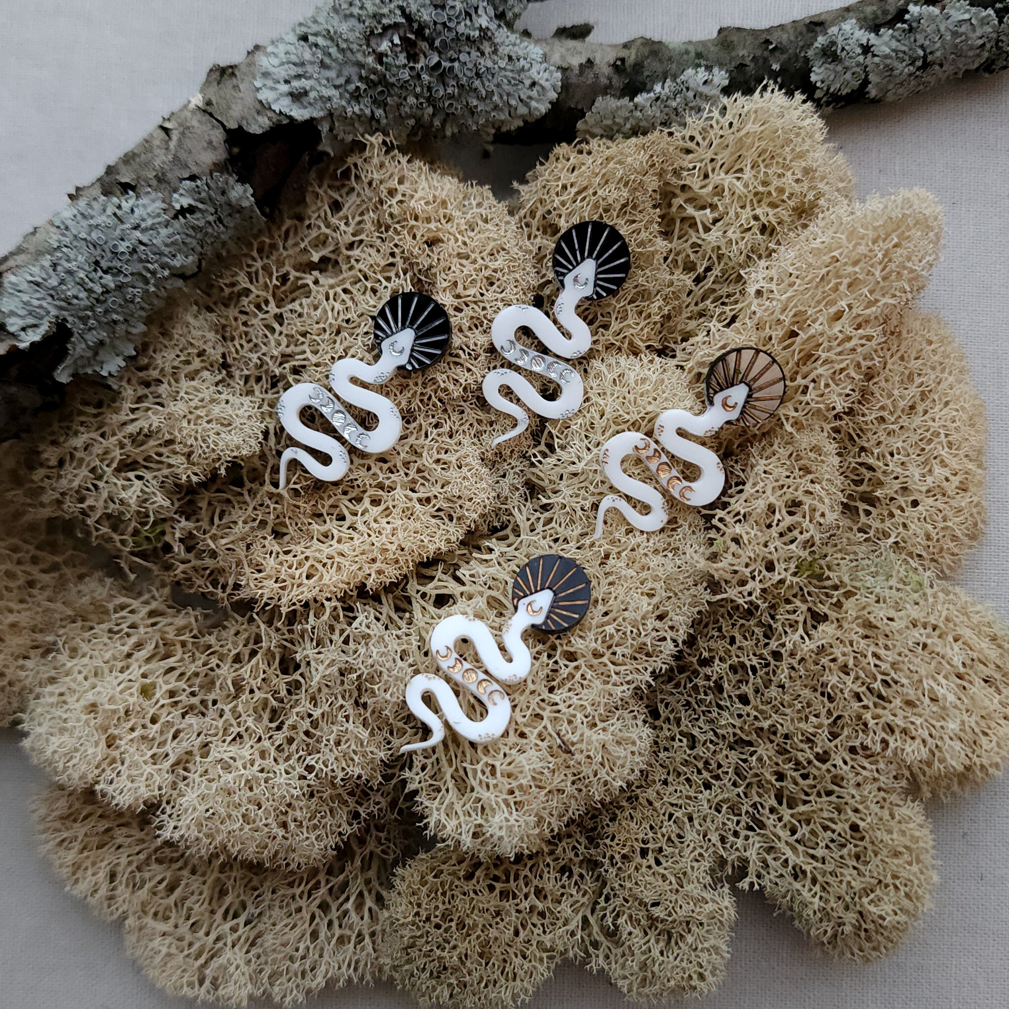 Nimbus Snake Studs in White – Complementary