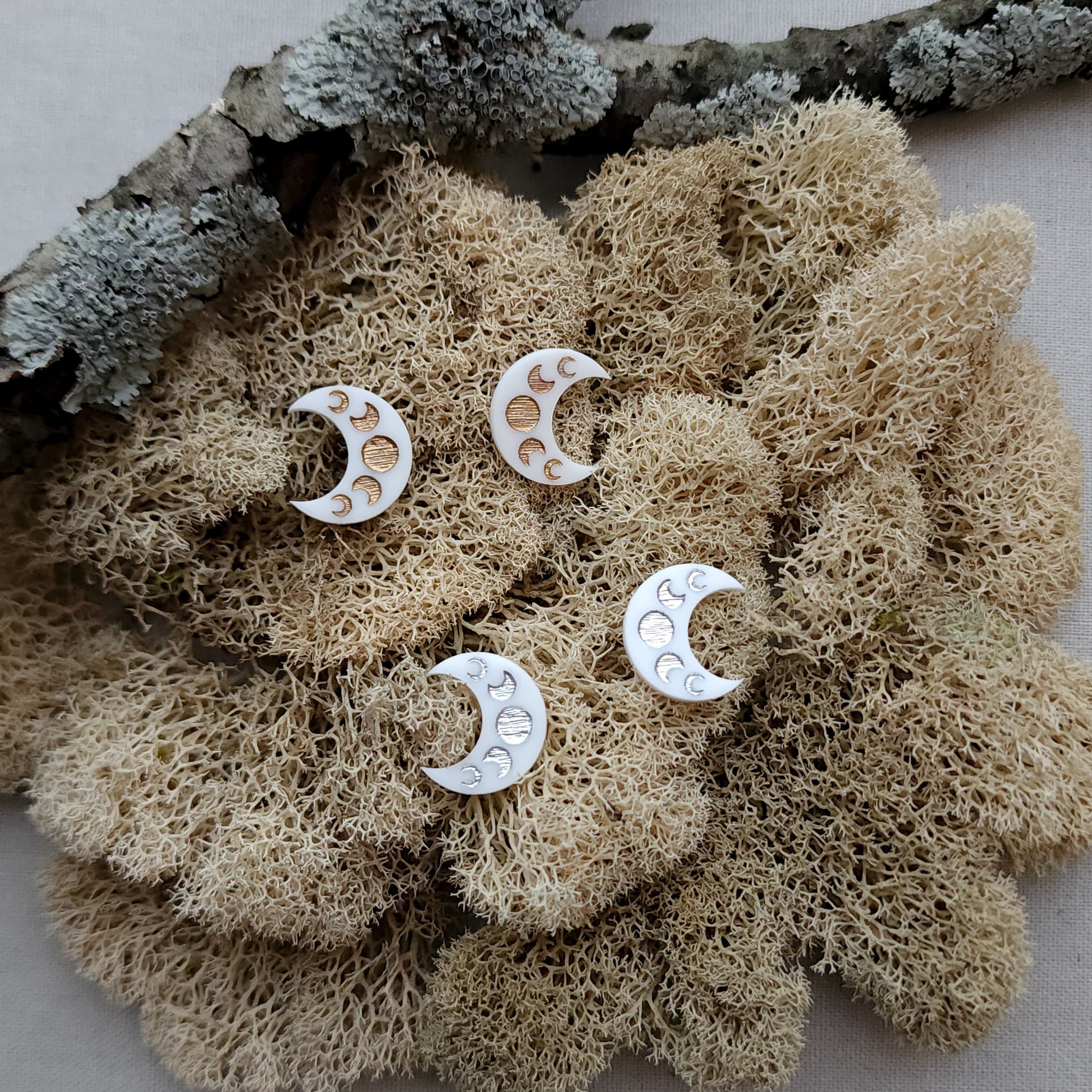 Crescent Moon Studs in White – Complementary